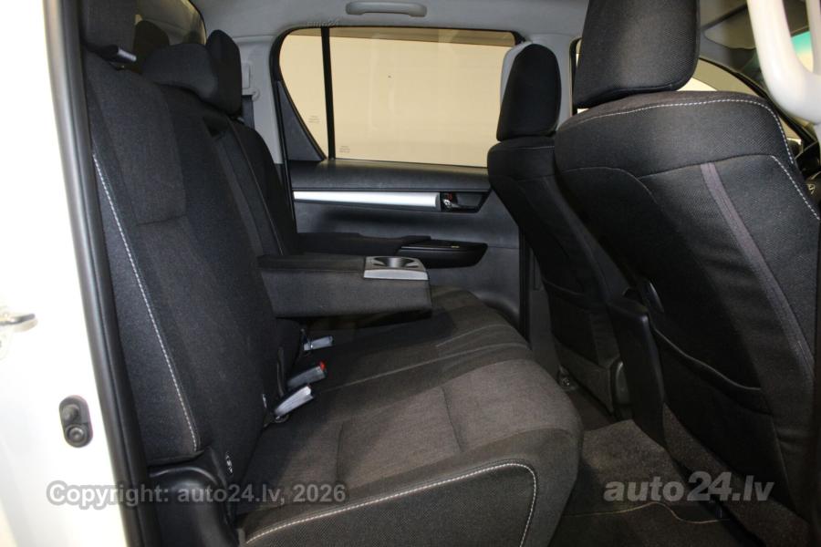 White Toyota Hilux 2018 in Tallinn, with an engine capacity of 2.40 L and mileage of 215 thousand km for 24990 €, photo 8 on AUTOMOTO.COM.LV