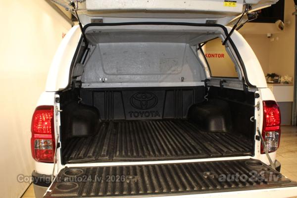 Balts Toyota Hilux 2018 Tallina, ar dzinēja tilpumu 2.40 L un nobraukumu 215 tūkst. km par 24990 €, foto 10 vietnē AUTOMOTO.COM.LV