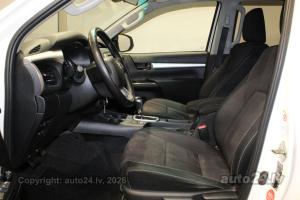 White Toyota Hilux 2018 in Tallinn, with an engine capacity of 2.40 L and mileage of 215 thousand km for 24990 €, photo 12 on AUTOMOTO.COM.LV
