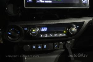 White Toyota Hilux 2018 in Tallinn, with an engine capacity of 2.40 L and mileage of 215 thousand km for 24990 €, photo 17 on AUTOMOTO.COM.LV