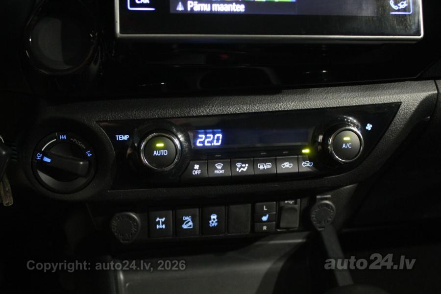 White Toyota Hilux 2018 in Tallinn, with an engine capacity of 2.40 L and mileage of 215 thousand km for 24990 €, photo 17 on AUTOMOTO.COM.LV