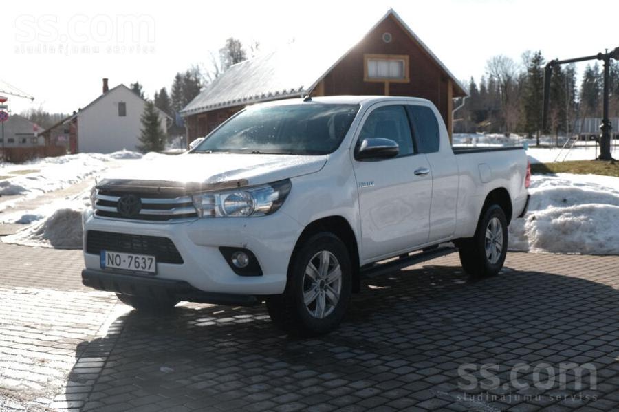Balts Toyota Hilux 2018 Alūksne, ar dzinēja tilpumu 2.40 L un nobraukumu 386 tūkst. km par 22000 €, foto 1 vietnē AUTOMOTO.COM.LV