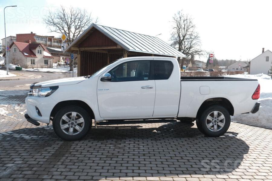 Balts Toyota Hilux 2018 Alūksne, ar dzinēja tilpumu 2.40 L un nobraukumu 386 tūkst. km par 22000 €, foto 5 vietnē AUTOMOTO.COM.LV