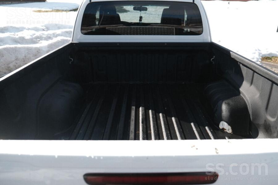 Balts Toyota Hilux 2018 Alūksne, ar dzinēja tilpumu 2.40 L un nobraukumu 386 tūkst. km par 22000 €, foto 10 vietnē AUTOMOTO.COM.LV