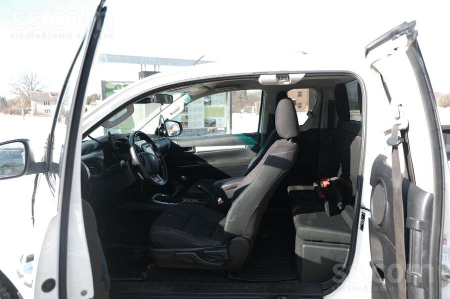 Balts Toyota Hilux 2018 Alūksne, ar dzinēja tilpumu 2.40 L un nobraukumu 386 tūkst. km par 22000 €, foto 11 vietnē AUTOMOTO.COM.LV