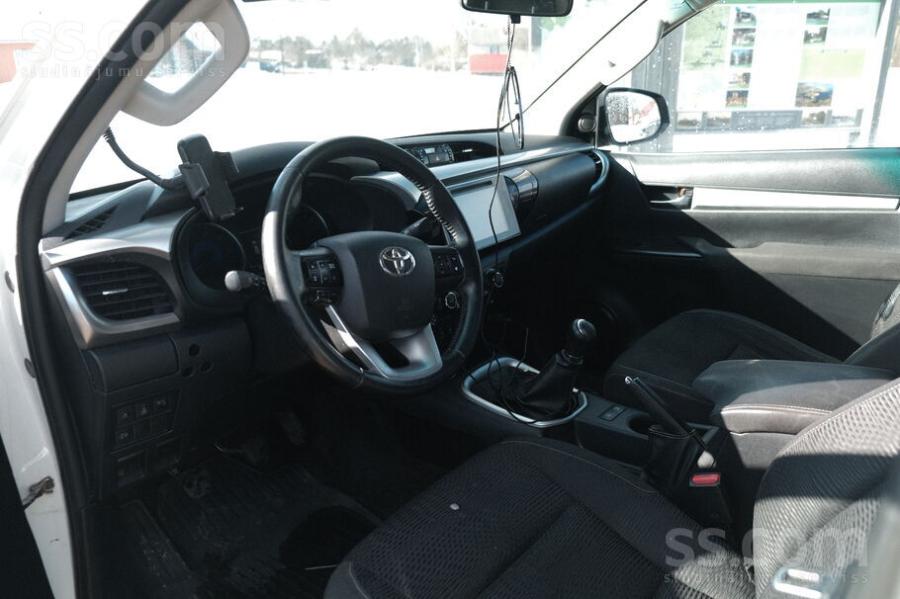 Balts Toyota Hilux 2018 Alūksne, ar dzinēja tilpumu 2.40 L un nobraukumu 386 tūkst. km par 22000 €, foto 12 vietnē AUTOMOTO.COM.LV