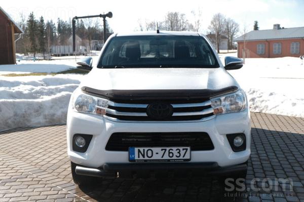 White Toyota Hilux 2018 in Aluksne, with an engine capacity of 2.40 L and mileage of 386 thousand km for 22000 €, photo 2 on AUTOMOTO.COM.LV