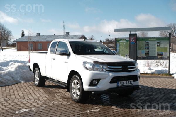White Toyota Hilux 2018 in Aluksne, with an engine capacity of 2.40 L and mileage of 386 thousand km for 22000 €, photo 3 on AUTOMOTO.COM.LV