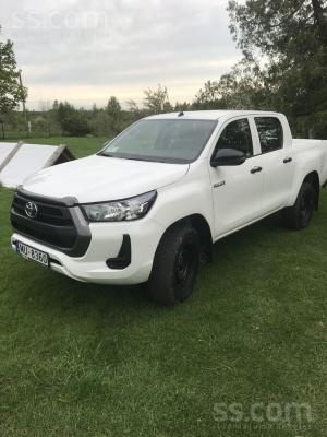 White Toyota Hilux 2021 in Ogre, with an engine capacity of 2.40 L and mileage of 212 thousand km for 24999 €, photo 2 on AUTOMOTO.COM.LV