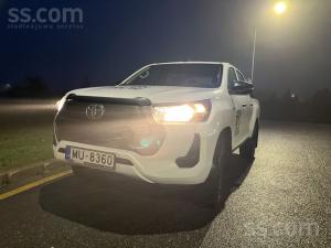 White Toyota Hilux 2021 in Ogre, with an engine capacity of 2.40 L and mileage of 212 thousand km for 24999 €, photo 5 on AUTOMOTO.COM.LV