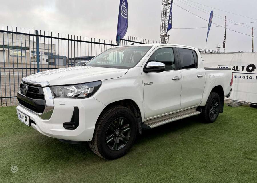 Balts Toyota Hilux 2021 Panevēža, ar dzinēja tilpumu 2.76 L un nobraukumu 211 tūkst. km par 23500 €, foto 2 vietnē AUTOMOTO.COM.LV