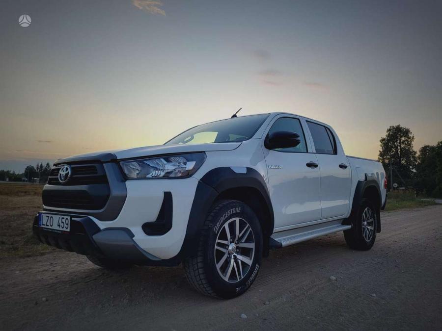 White Toyota Hilux 2021 in Birzai, with an engine capacity of 2.39 L and mileage of 173 thousand km for 28500 €, photo 1 on AUTOMOTO.COM.LV