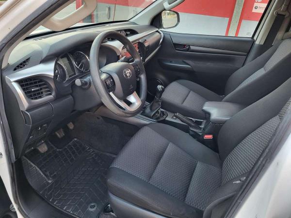 White Toyota Hilux 2021 in Birzai, with an engine capacity of 2.39 L and mileage of 173 thousand km for 28500 €, photo 9 on AUTOMOTO.COM.LV