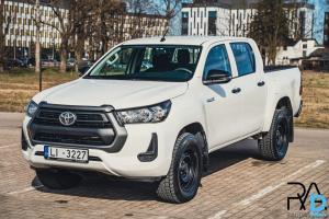 Balts Toyota Hilux 2021 Rīga, ar dzinēja tilpumu 2.40 L un nobraukumu 180 tūkst. km par 26499 €, foto  vietnē AUTOMOTO.COM.LV
