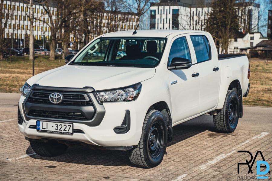 Balts Toyota Hilux 2021 Rīga, ar dzinēja tilpumu 2.40 L un nobraukumu 180 tūkst. km par 26499 €, foto 1 vietnē AUTOMOTO.COM.LV