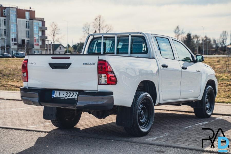 Balts Toyota Hilux 2021 Rīga, ar dzinēja tilpumu 2.40 L un nobraukumu 180 tūkst. km par 26499 €, foto 3 vietnē AUTOMOTO.COM.LV