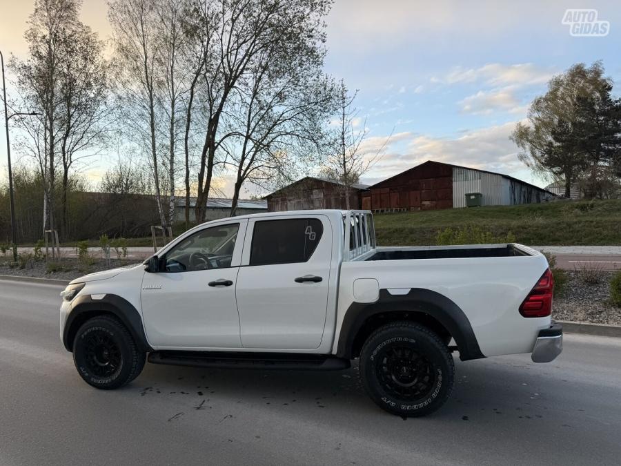 Balts Toyota Hilux 2021 Viļņa, ar dzinēja tilpumu 2.40 L un nobraukumu 234 tūkst. km par 24000 €, foto 5 vietnē AUTOMOTO.COM.LV