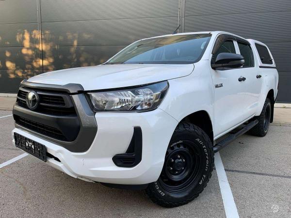 White Toyota Hilux 2021 in Riga, with an engine capacity of 2.39 L and mileage of 261 thousand km for 24200 €, photo 1 on AUTOMOTO.COM.LV