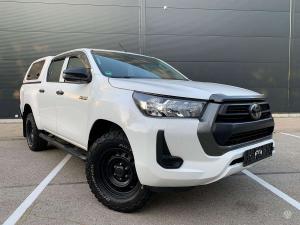 White Toyota Hilux 2021 in Riga, with an engine capacity of 2.39 L and mileage of 261 thousand km for 24200 €, photo 3 on AUTOMOTO.COM.LV