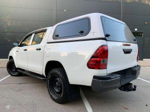 White Toyota Hilux 2021 in Riga, with an engine capacity of 2.39 L and mileage of 261 thousand km for 24200 €, photo 5 on AUTOMOTO.COM.LV