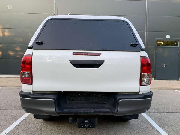 White Toyota Hilux 2021 in Riga, with an engine capacity of 2.39 L and mileage of 261 thousand km for 24200 €, photo 8 on AUTOMOTO.COM.LV