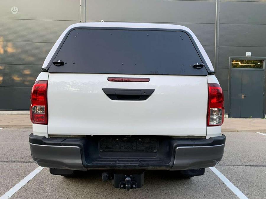 White Toyota Hilux 2021 in Riga, with an engine capacity of 2.39 L and mileage of 261 thousand km for 24200 €, photo 8 on AUTOMOTO.COM.LV