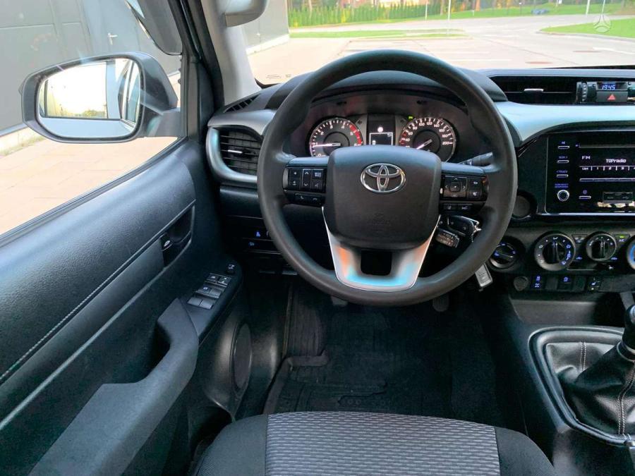 White Toyota Hilux 2021 in Riga, with an engine capacity of 2.39 L and mileage of 261 thousand km for 24200 €, photo 11 on AUTOMOTO.COM.LV