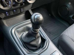 White Toyota Hilux 2021 in Riga, with an engine capacity of 2.39 L and mileage of 261 thousand km for 24200 €, photo 13 on AUTOMOTO.COM.LV