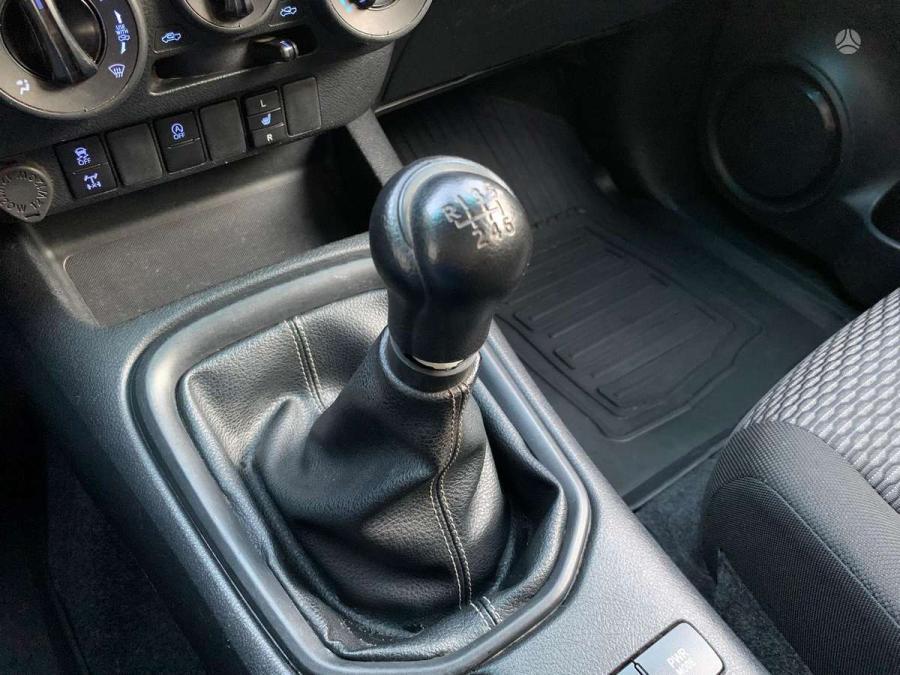 White Toyota Hilux 2021 in Riga, with an engine capacity of 2.39 L and mileage of 261 thousand km for 24200 €, photo 13 on AUTOMOTO.COM.LV