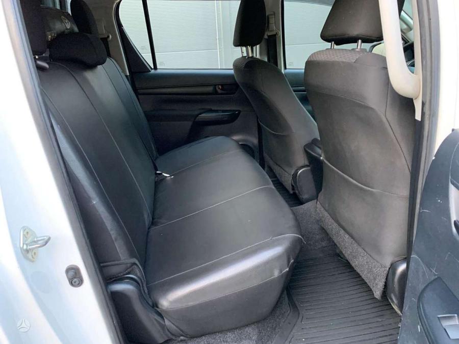 White Toyota Hilux 2021 in Riga, with an engine capacity of 2.39 L and mileage of 261 thousand km for 24200 €, photo 16 on AUTOMOTO.COM.LV