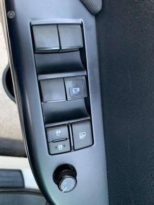 White Toyota Hilux 2021 in Riga, with an engine capacity of 2.39 L and mileage of 261 thousand km for 24200 €, photo 20 on AUTOMOTO.COM.LV