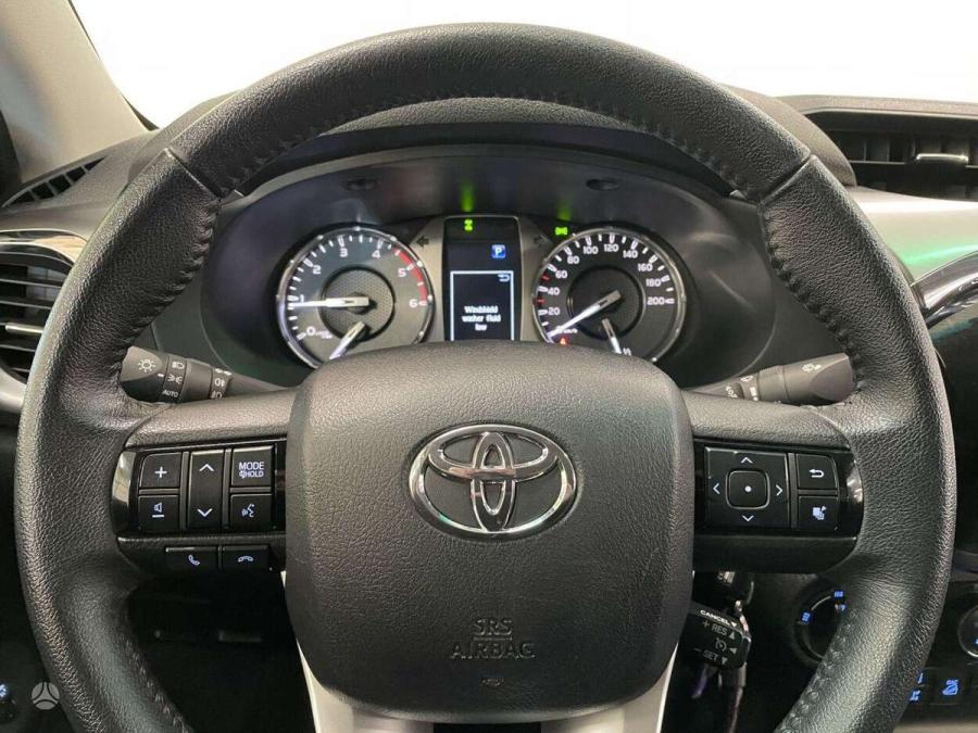 Balts Toyota Hilux 2023 Tallina, ar dzinēja tilpumu 2.39 L un nobraukumu 70 tūkst. km par 40900 €, foto 15 vietnē AUTOMOTO.COM.LV