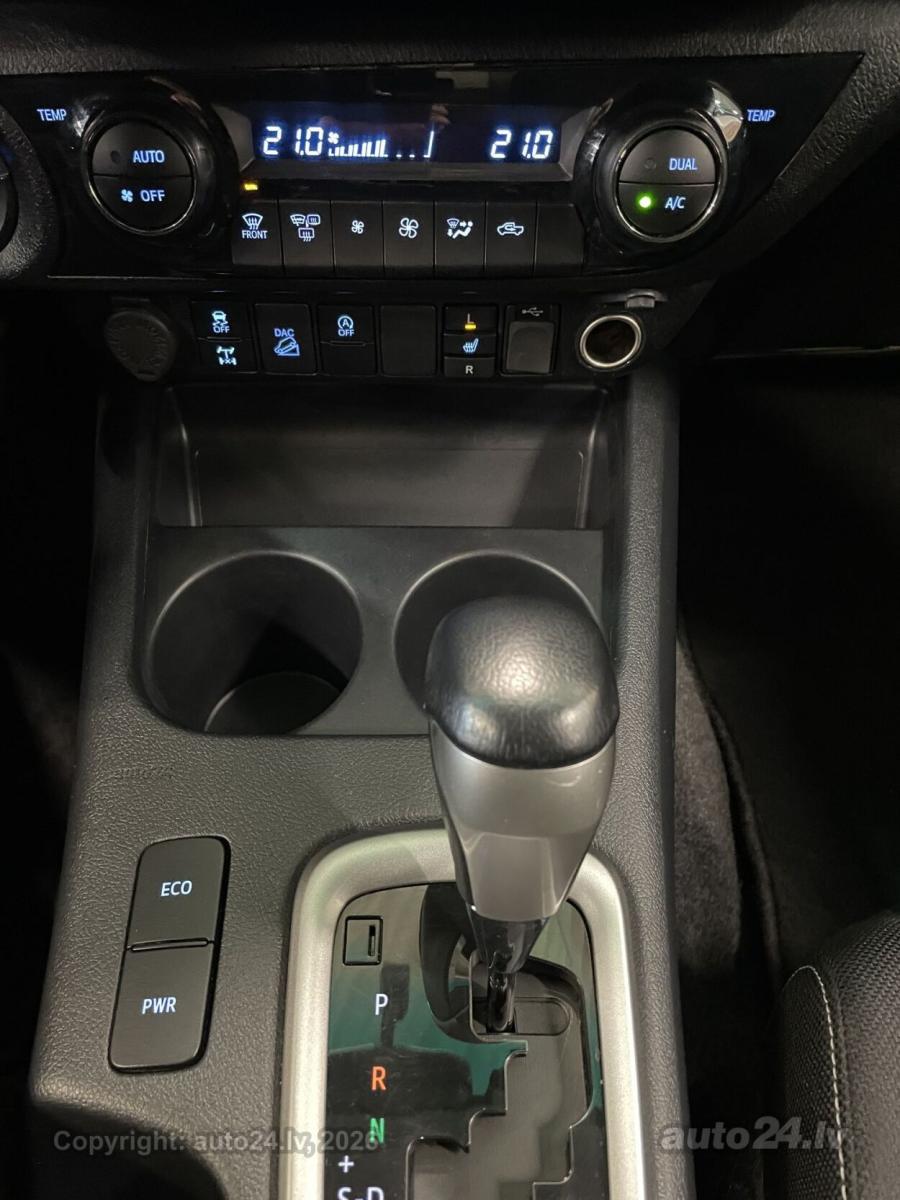 Balts Toyota Hilux 2023 Tallina, ar dzinēja tilpumu 2.39 L un nobraukumu 70 tūkst. km par 40900 €, foto 17 vietnē AUTOMOTO.COM.LV