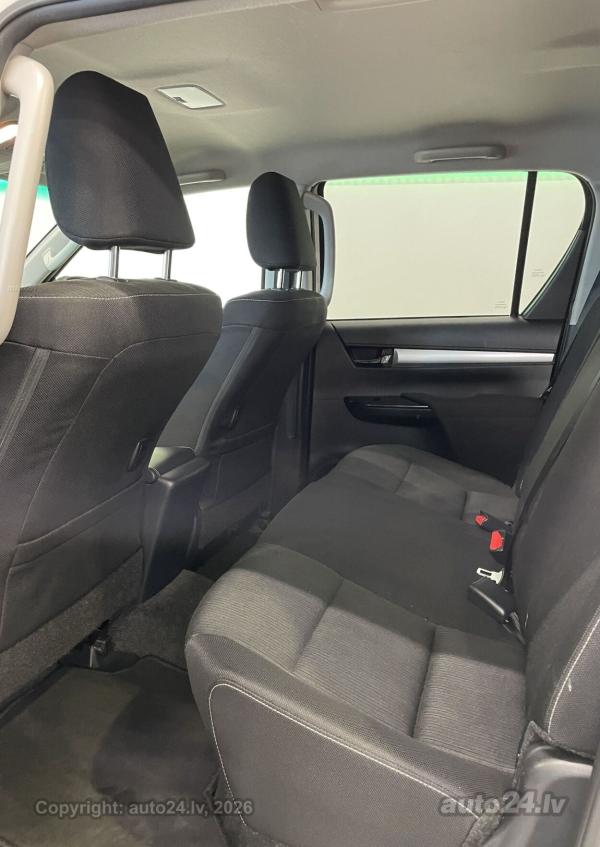 Balts Toyota Hilux 2023 Tallina, ar dzinēja tilpumu 2.39 L un nobraukumu 70 tūkst. km par 40900 €, foto 11 vietnē AUTOMOTO.COM.LV