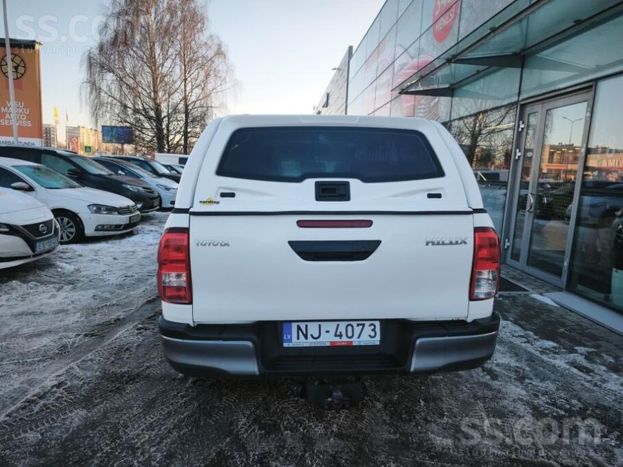 Balts Toyota Hilux 2023 Rīga, ar dzinēja tilpumu 2.40 L un nobraukumu 143 tūkst. km par 26200 €, foto 4 vietnē AUTOMOTO.COM.LV