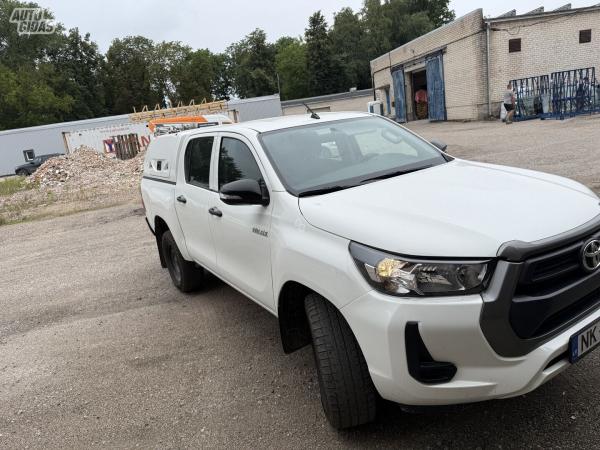 Balts Toyota Hilux 2023 Šauļi, ar dzinēja tilpumu 2.40 L un nobraukumu 67 tūkst. km par 33000 €, foto 3 vietnē AUTOMOTO.COM.LV