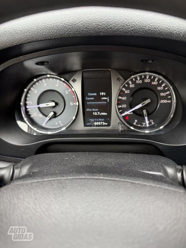 Balts Toyota Hilux 2023 Šauļi, ar dzinēja tilpumu 2.40 L un nobraukumu 67 tūkst. km par 33000 €, foto 6 vietnē AUTOMOTO.COM.LV