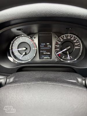 Balts Toyota Hilux 2023 Šauļi, ar dzinēja tilpumu 2.40 L un nobraukumu 67 tūkst. km par 33000 €, foto 7 vietnē AUTOMOTO.COM.LV