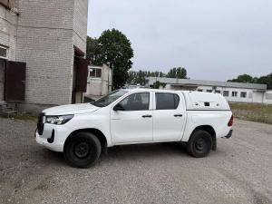 White Toyota Hilux 2023 in Siauliai, with an engine capacity of 0.24 L and mileage of 67 thousand km for 33000 €, photo  on AUTOMOTO.COM.LV