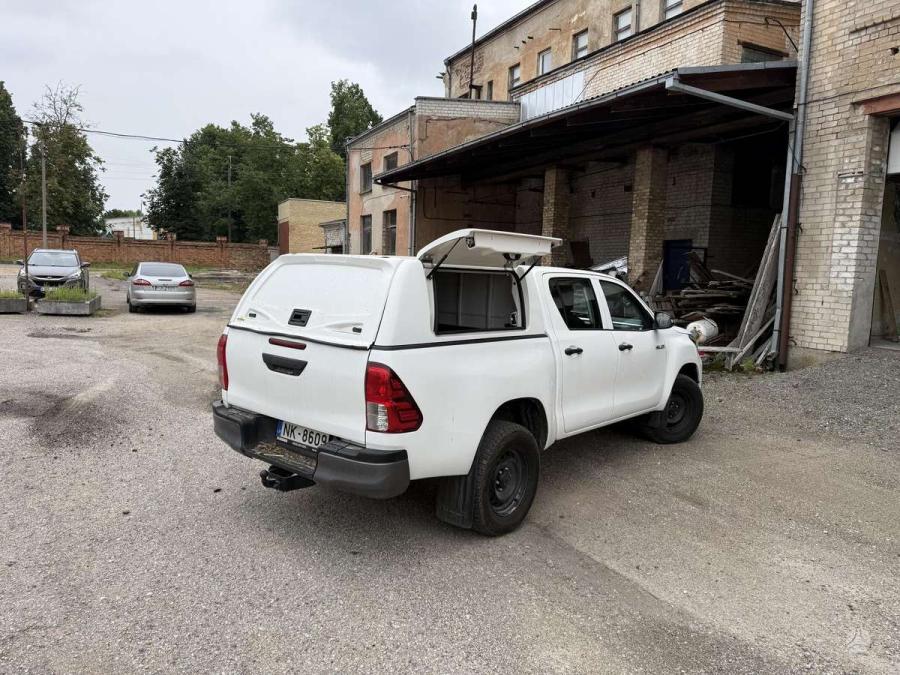 Balts Toyota Hilux 2023 Šauļi, ar dzinēja tilpumu 0.24 L un nobraukumu 67 tūkst. km par 33000 €, foto 5 vietnē AUTOMOTO.COM.LV