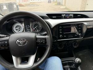 Balts Toyota Hilux 2023 Šauļi, ar dzinēja tilpumu 0.24 L un nobraukumu 67 tūkst. km par 33000 €, foto 6 vietnē AUTOMOTO.COM.LV
