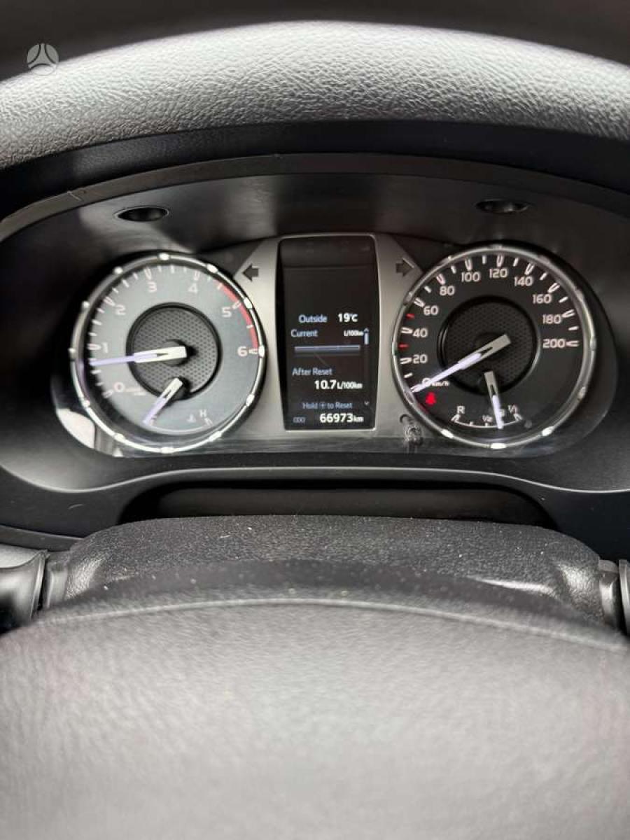Balts Toyota Hilux 2023 Šauļi, ar dzinēja tilpumu 0.24 L un nobraukumu 67 tūkst. km par 33000 €, foto 7 vietnē AUTOMOTO.COM.LV