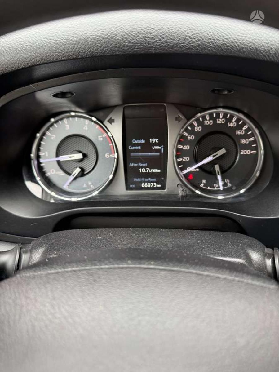 Balts Toyota Hilux 2023 Šauļi, ar dzinēja tilpumu 2.40 L un nobraukumu 67 tūkst. km par 33000 €, foto 7 vietnē AUTOMOTO.COM.LV