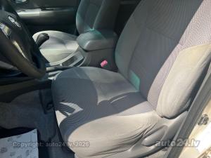 Dzeltens Toyota Hilux 2012 Tallina, ar dzinēja tilpumu 2.50 L un nobraukumu 323 tūkst. km par 14400 €, foto 8 vietnē AUTOMOTO.COM.LV
