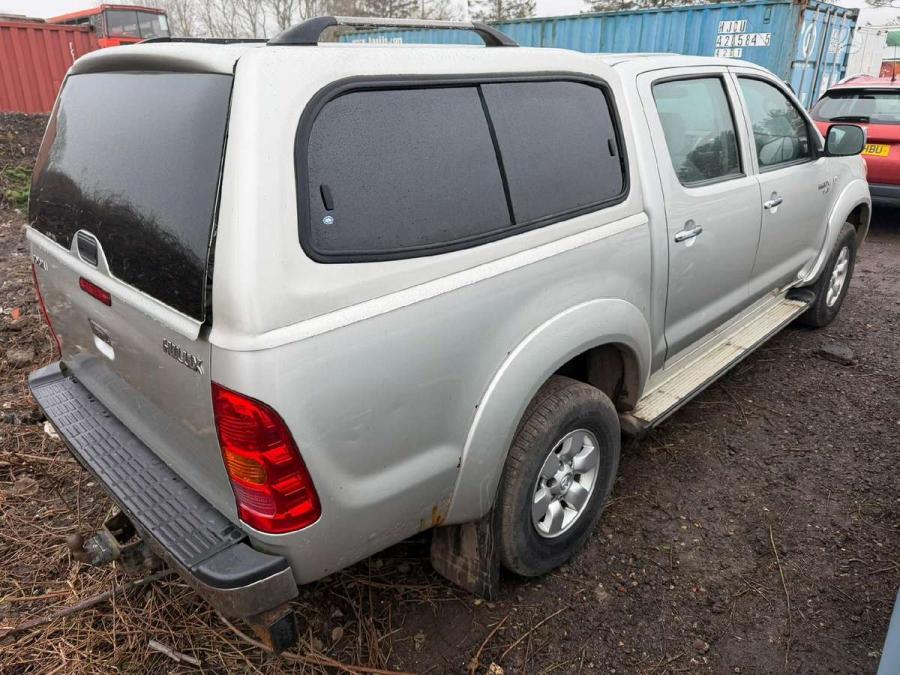 Dzeltens Toyota Hilux 2009 Jonava, ar dzinēja tilpumu 2.49 L un nobraukumu 94 tūkst. km par 5299 €, foto 3 vietnē AUTOMOTO.COM.LV
