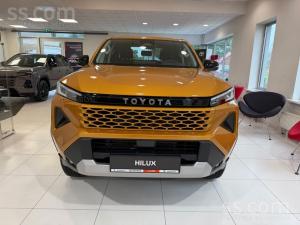 Yellow Toyota Hilux 2026 in Jekabpils, with an engine capacity of 2.80 L and mileage of 0 thousand km for 52690 €, photo 3 on AUTOMOTO.COM.LV