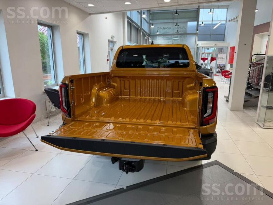 Yellow Toyota Hilux 2026 in Jekabpils, with an engine capacity of 2.80 L and mileage of 0 thousand km for 52690 €, photo 5 on AUTOMOTO.COM.LV