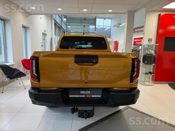 Yellow Toyota Hilux 2026 in Jekabpils, with an engine capacity of 2.80 L and mileage of 0 thousand km for 52690 €, photo 6 on AUTOMOTO.COM.LV