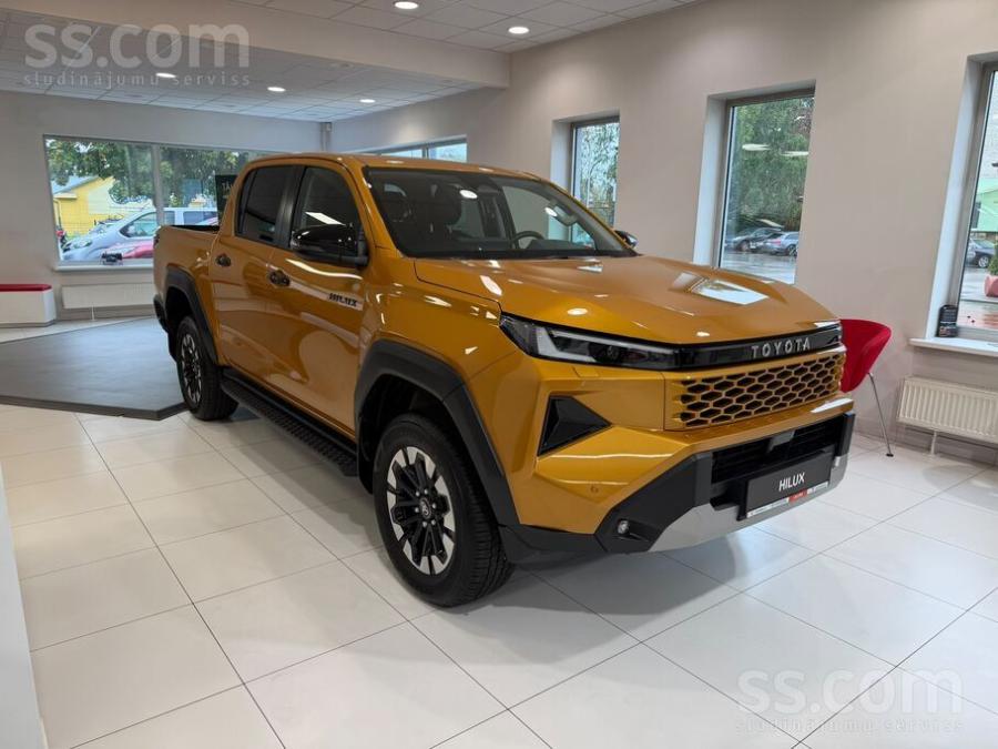 Yellow Toyota Hilux 2026 in Jekabpils, with an engine capacity of 2.80 L and mileage of 0 thousand km for 52690 €, photo 10 on AUTOMOTO.COM.LV