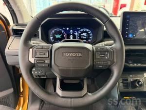 Yellow Toyota Hilux 2026 in Jekabpils, with an engine capacity of 2.80 L and mileage of 0 thousand km for 52690 €, photo 11 on AUTOMOTO.COM.LV